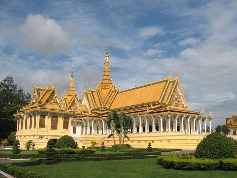 Phnom Penh: 2-Day Tour with Royal Palace and Killing Fields - Who Should Consider This Tour?