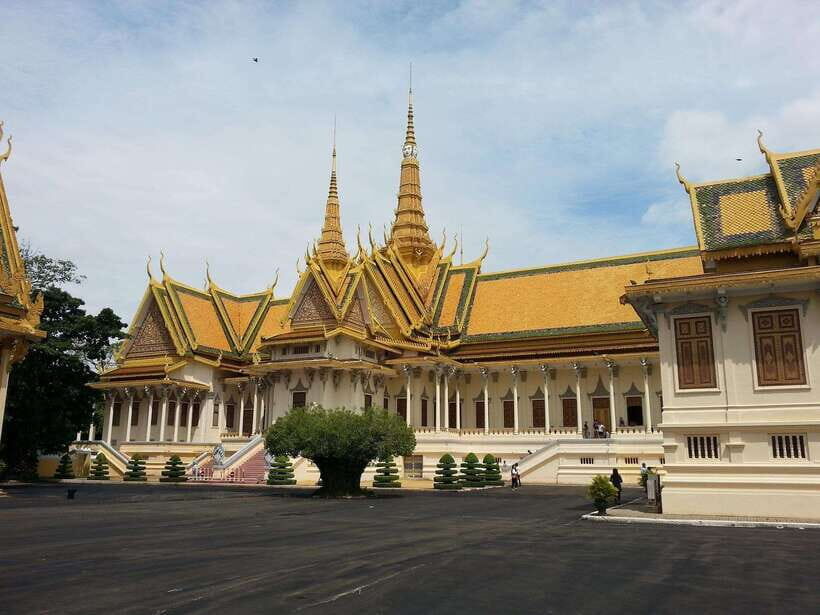 Phnom Penh: Full-Day City Tour with Experienced Tour Guide - An Authentic and Thoughtful Day in Phnom Penh