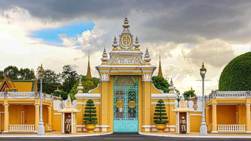 Phnom Penh: Instagram Day Tour - Historic and Political Symbols: The Independence Monument and King Norodom
