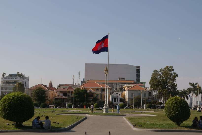 Phnom Penh Private Tour English Local Guide - The Practicalities: Transportation, Pricing, and Group Size