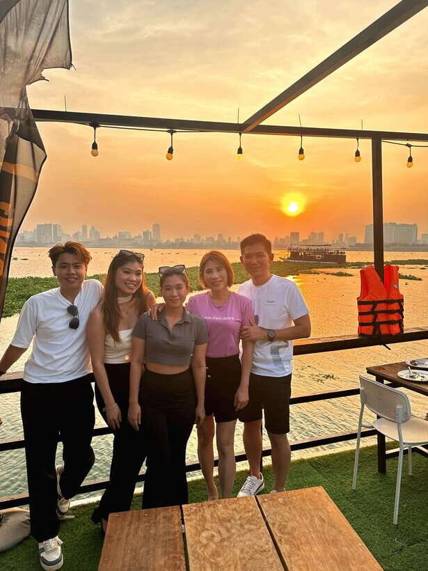 Phnom Penh: Sunset Cruise with freeflow beers & BBQ buffet - What the Reviews Tell Us