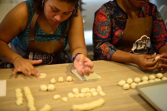 Pineapple Cake DIY - What the Tour Includes and How It Works