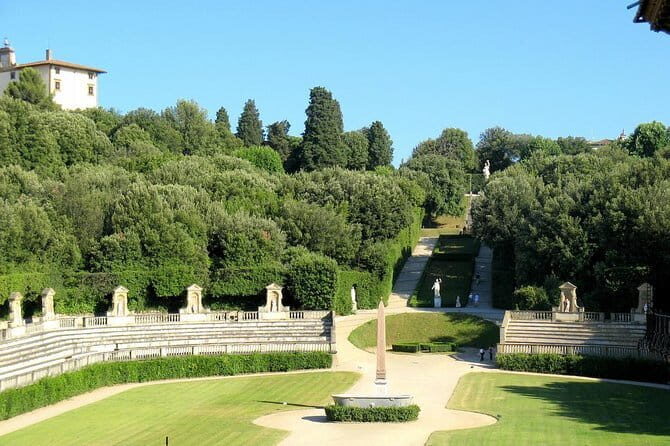 Pitti Palace, Boboli and Bardini gardens Tour with a local Guide - The Experience of a Guided Tour
