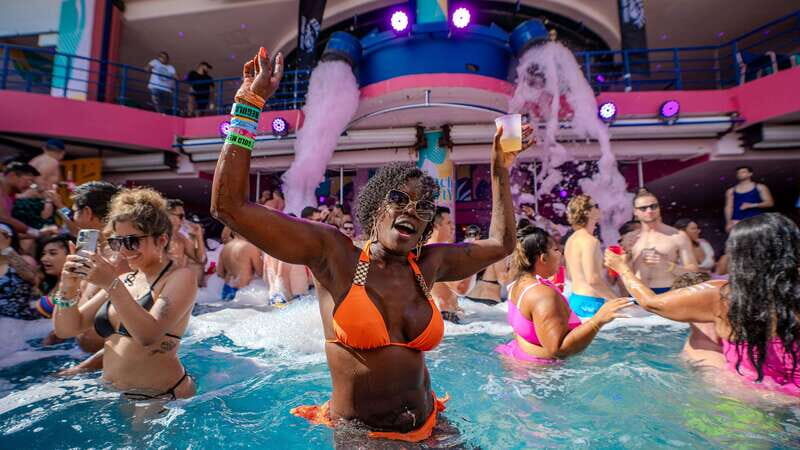 Premium Beach Party Coco Bongo - What the Experience Looks Like