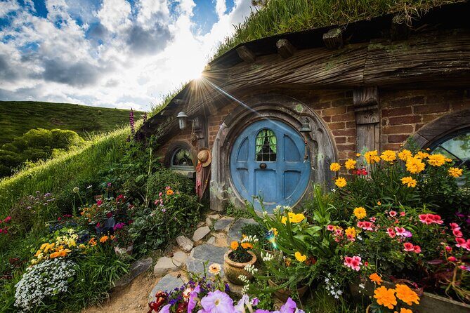 Private 2 Days Tour from Auckland - Waitomo, Hobbiton and Rotorua - The Value and Logistics