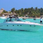 Private 50FT Yacht Rental in Cancún P8 - Dining and Refreshments