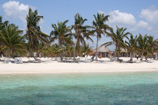 Private beach, all inclusive. - The Group Size and Atmosphere