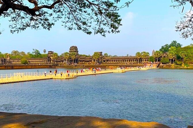 Private car charter ( 4 hr ) visit Angkor + Wat Bayon + Ta phrom - Pros and Cons
