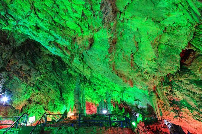 Private Day Tour to Jingdong Karst Cave including Shilinxia Glass Platform - The Scenic Appeal of Shilingxia