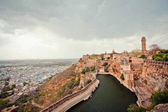 Private Day Trip to Chittorgarh from Udaipur with Guide Option - Chittorgarh Fort: The Heart of the Day