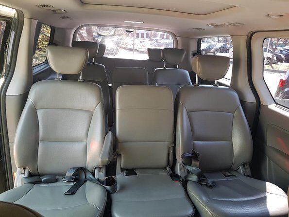 Private English Speaking Driver in Seoul: Airport Service Available - The First-Class Convenience in a Bustling City