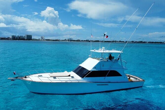 Private Full Day Tour by Yatch in Cancún - The Crew and Service