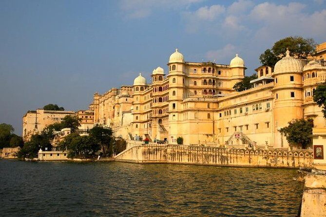 Private Full-Day Tour to Ranakpur and Kumbalgarh from Udaipur - Visiting Ranakpur Jain Temple: Art and Architecture in Abundance