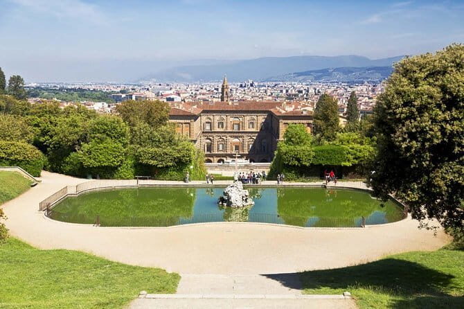 PRIVATE Guided tour: BOBOLI Gardens of the Royal Palace and Hidden Messages - An In-Depth Look at the Boboli Gardens Tour