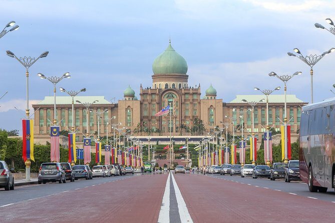 Private Half-Day Putrajaya Tour with Lake Cruise from Kuala Lumpur - Exploring Putrajaya in Depth