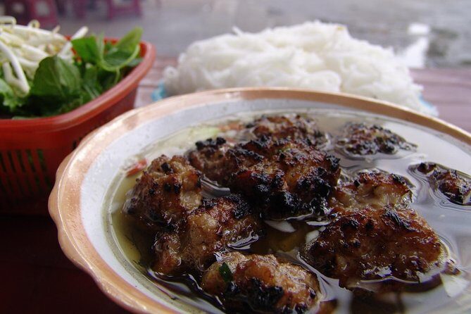 Private Hanoi Street Food Walking Tour With Real Foodie - The Itinerary in Detail: From Streets to Sips