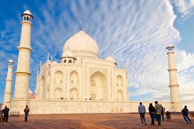 Private Local Agra Sightseeing Tour with Lunch & Entry Fee - Exploring the Itinerary in Detail