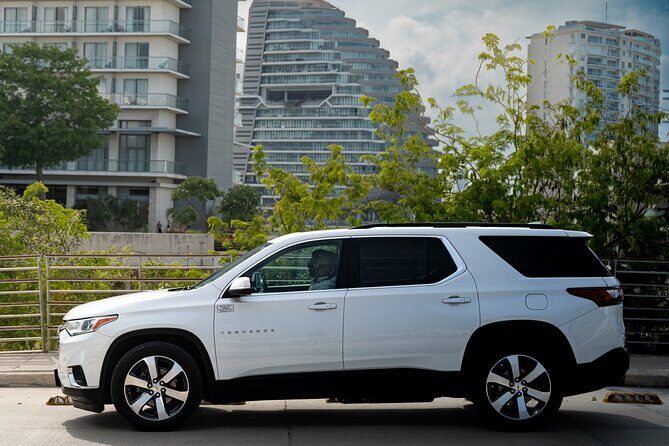 Private Luxury Transportation to Cancun Party Center - What to Expect from Your Luxury Ride in Cancun