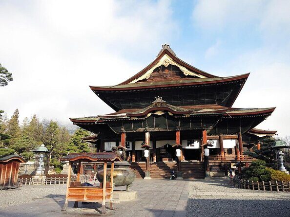 Private Nagano 1-Day Tour:Snow Monkeys,Zenko-ji,Obuse,Sake,Onsen - Authentic, Personalized, and Packed with Highlights