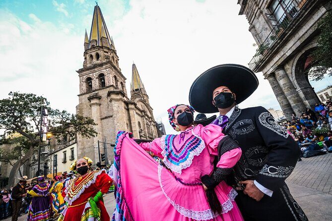 Private Photo Session in the City of Guadalajara - Authentic Experience and Photography Quality