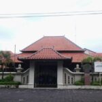 Private Royal Heritage Tour: Yogyakarta Palace, Watercastle, Sonobudoyo Museum - Who Will Love This Tour