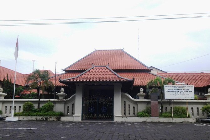 Private Royal Heritage Tour: Yogyakarta Palace, Watercastle, Sonobudoyo Museum - Who Will Love This Tour