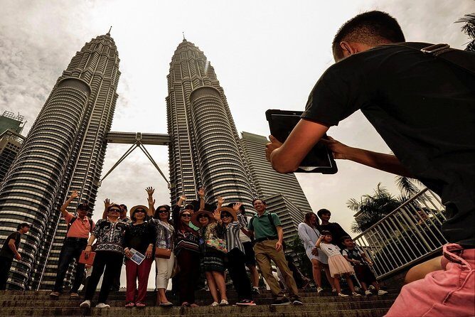 Private Tour: 2 in 1 Kuala Lumpur & Malacca Historical Day Tour - Key Photo Stop: Petronas Twin Towers