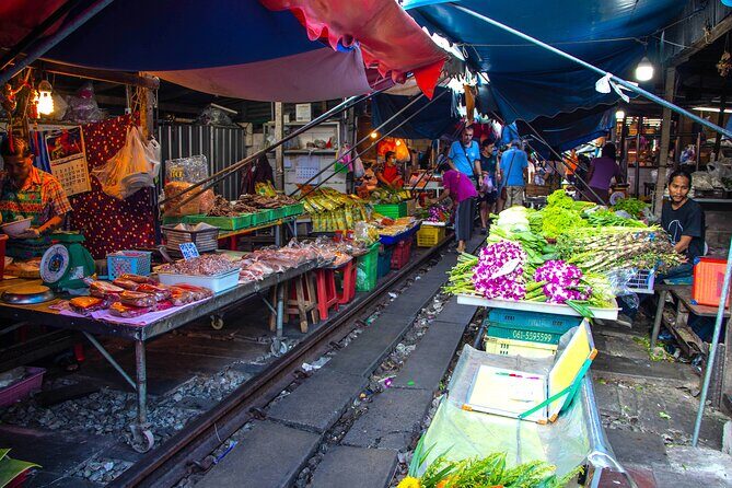 Private tour : Railway & Floating Market and the Bridge over river Kwae - A Complete Breakdown of the Tour