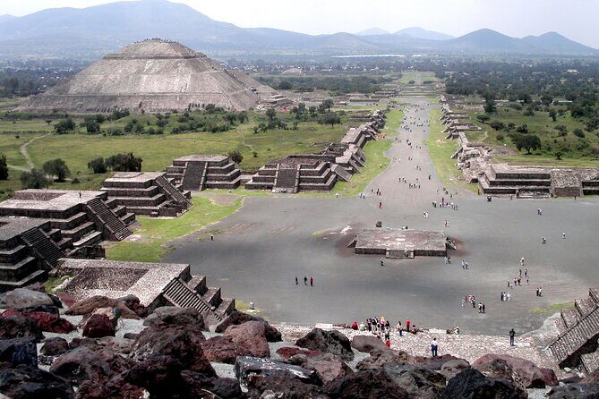 Private Tour: Teotihuacan Pyramids and Shrine of Guadalupe with lunch - Discovering Mexico’s Architectural and Cultural Gems