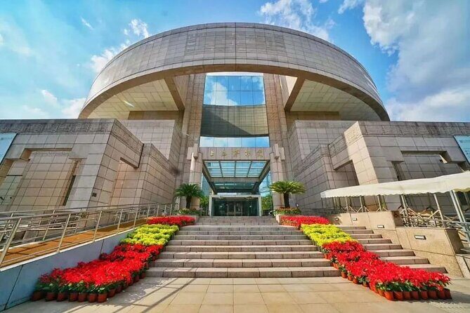 Private Tour:Shanghai Museum, Yu Garden, the Bund+Dinner in Oriental Pearl Tower - Who Will Love This Tour?