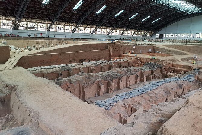 Private Tour:Terracotta Warriors&City Wall and Muslim Quarter - Tucking into Xian: Lunch at a Local Restaurant