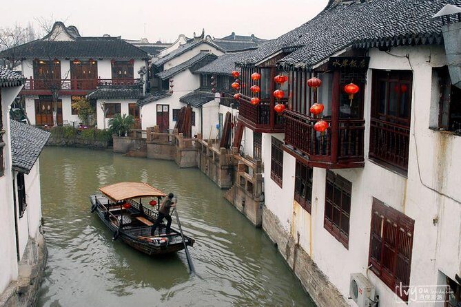 Private Tour:Zhujiajiao Water Town, Shanghai Tower & Maglev Train - Why We Love This Tour