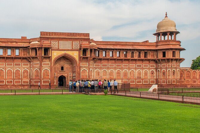 Private Transfer Delhi to Agra Discover the Agra with Comfort - Who Will Love This Experience?