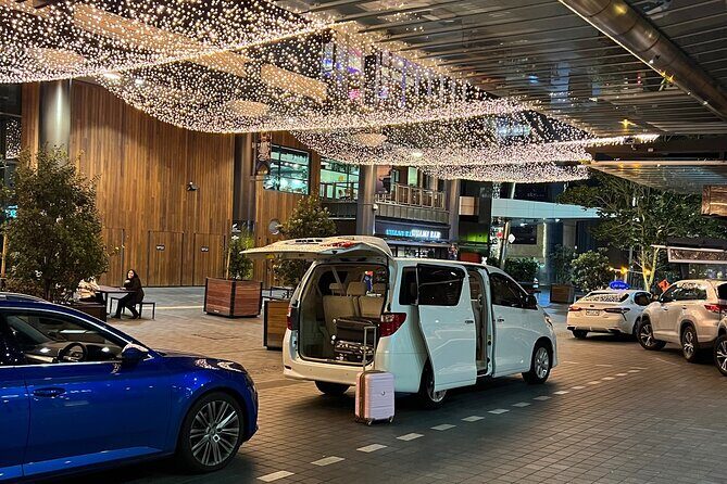 Private Transfer From Auckland Airport Oaks To Auckland City - The Pickup and Drop-off Experience
