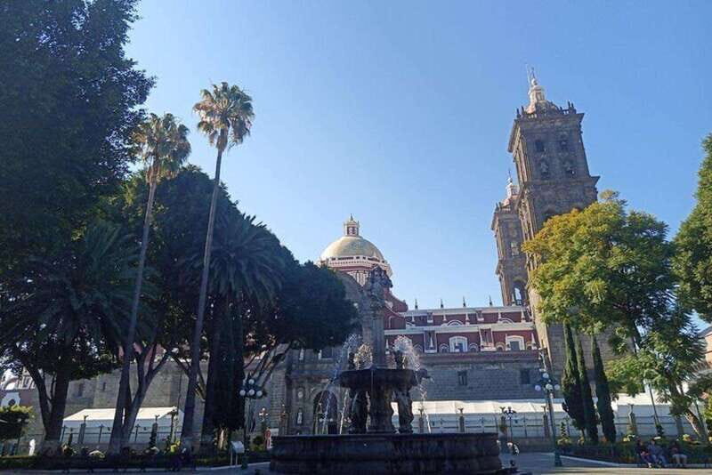 Puebla: Walking Tour of Puebla City - The Guide and Group Dynamics