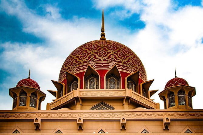 Putrajaya Boat Cruise, with Lunch, Prime Minister Office, Putra and Pink Mosques - An In-Depth Look at the Putrajaya Tour