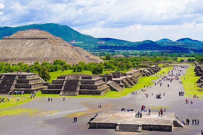 Pyramids of Teotihuacán and Basilica of Guadalupe - Who Will Appreciate This Tour Most?