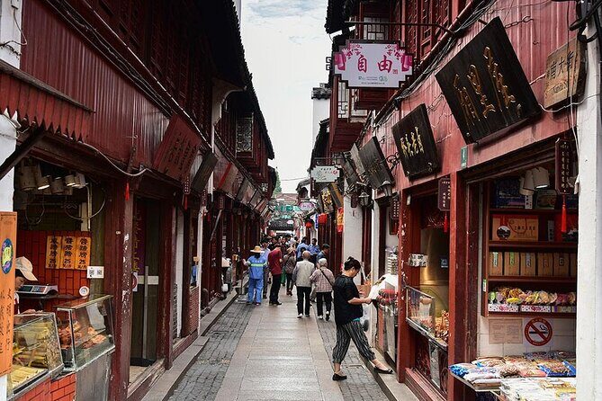 Qibao Water Water Town Private Day Tour with Amazing Shanghai City Highlights - The Experience: What You Can Expect