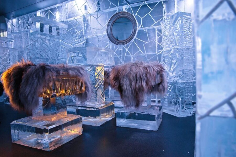 Queenstown: Ice Bar Entry with Warm Winter Gear and Drink - The Experience Itself: What to Expect
