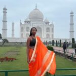 Rent a sari or kurta pajama for Taj Mahal visit & picture - The logistics and itinerary