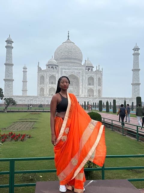 Rent a sari or kurta pajama for Taj Mahal visit & picture - The logistics and itinerary