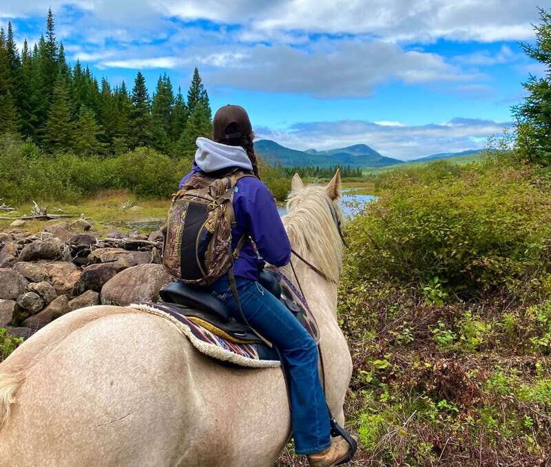 Romantic horseback riding at sunset : La Crépuscule - The Experience Itself: A Guided Sunset Ride with Tastes