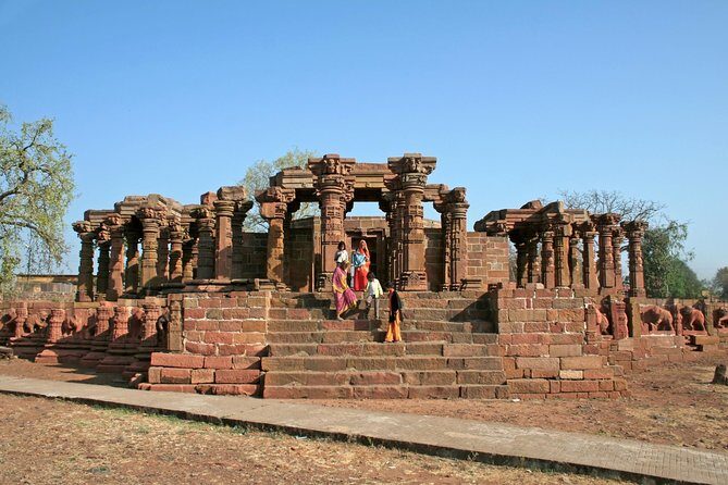 Sacred Sanctuaries: Omkareshwar & Asirgarh Fort Day Tour - What the Tour Includes and What It Doesnt