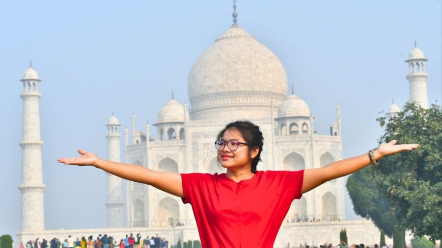 Same Day Taj Mahal Agra Tour Package from Delhi by Car - The Journey Begins with Comfort and Convenience