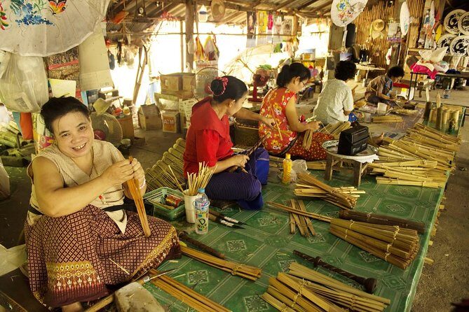 San Kamphaeng Hot Springs and Thai Handicraft Tour from Chiang Mai - What Travelers Will Likely Appreciate