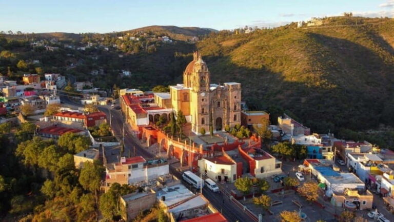 San Miguel de Allende Tour: A Colonial Town Plus Queretaro