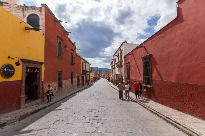 San Miguel: Landmarks and Lunch Walking Tour in English - What to Expect on the Tour