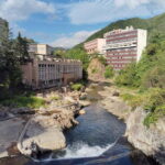 Sapporo: Jozankei Onsen Walk with Temple & Cave Visit - Who Will Love This Tour?