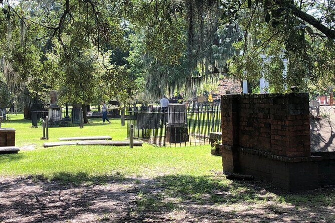 Savannah's Original Dark History Tour - The Guide and Group Dynamics