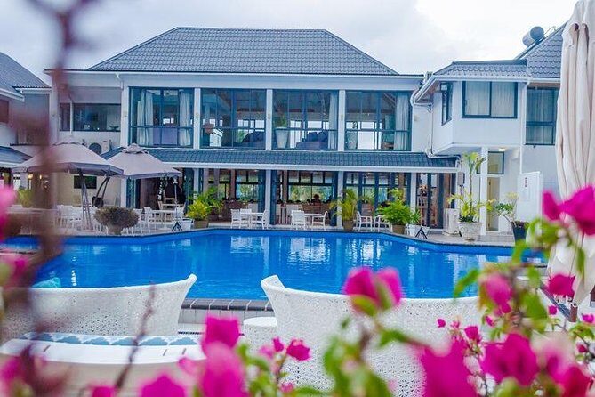 Seat in Coach Transfer from Rarotonga Hotel to Airport - FAQs